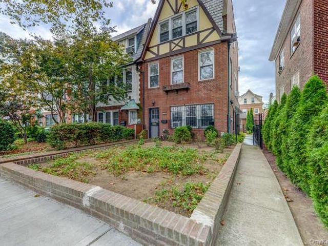 6842 Dartmouth Street Apt1