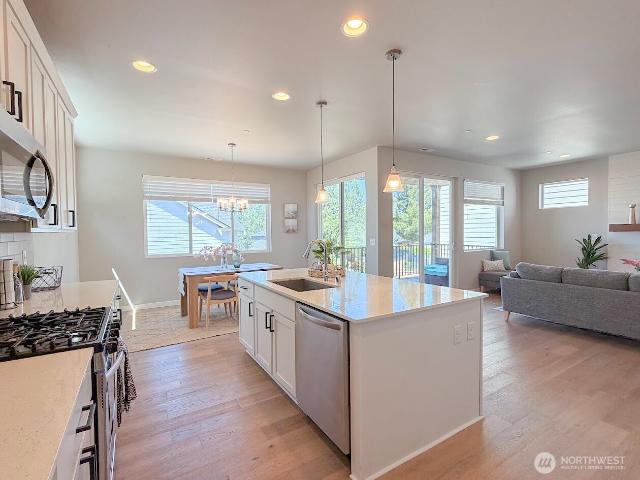 6843 46th Street NE