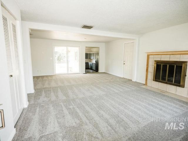 684 Crestview