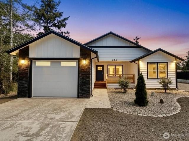 684 Lake Island Ave SE, Ocean Shores, WA 98569