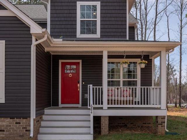 684 Pine Crest Dr