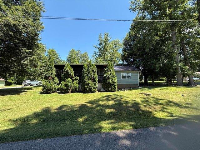 684 River Park Dr, Ona, WV 25545