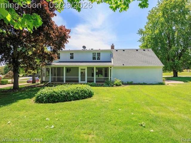 68574 Appleview Dr, Washington Township, MI 48095