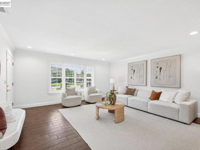 6857 Penn Dr