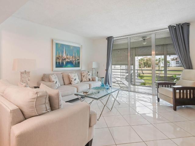 6850 10th Ave N, Unit 206, Lake Worth, FL 33467 | MLS #R11165