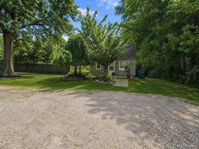 6851 Merriman Rd, Romulus, MI 48174