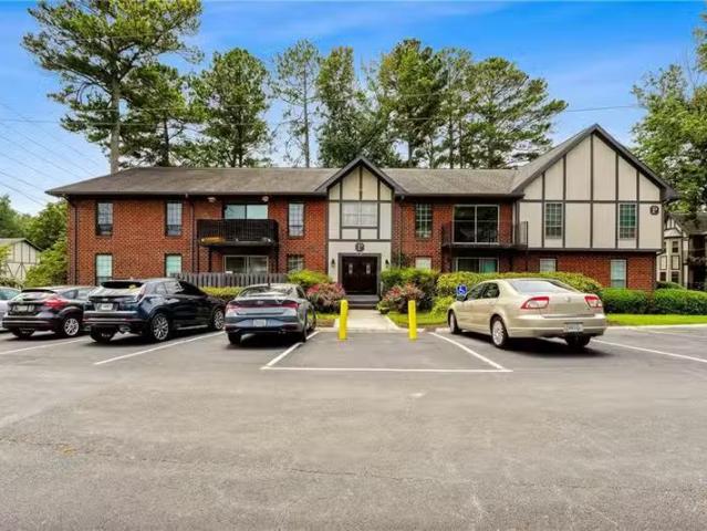 6851 ROSWELL RD APT P10, SANDY SPRINGS, GA 30328 Condo/Townhom.