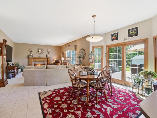 6852 Bellvue Ct