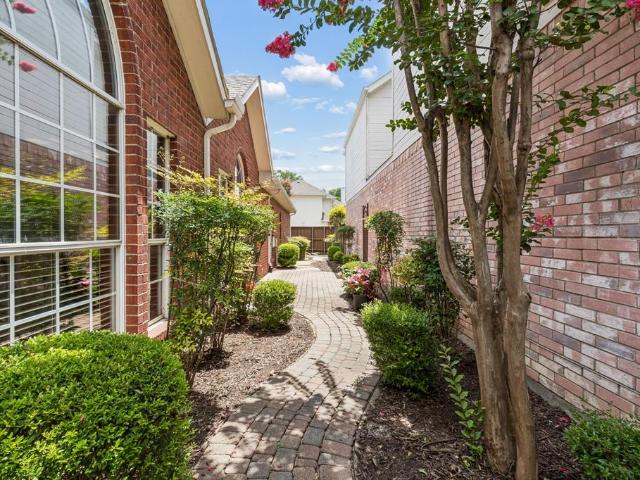 6852 High Field Trail