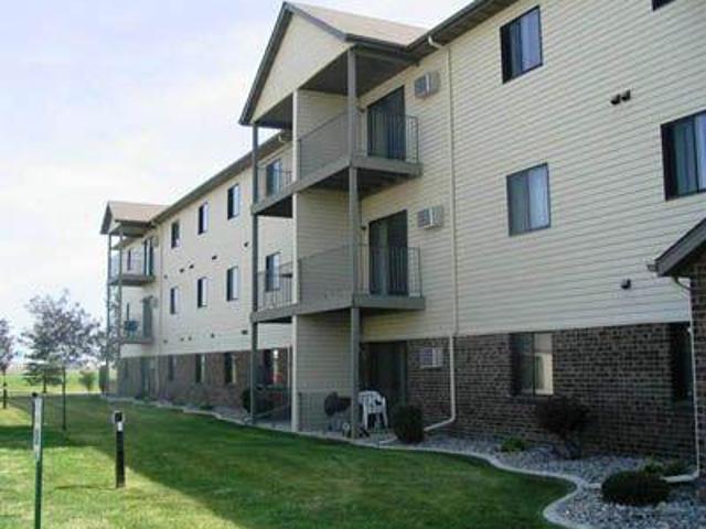 $685 / 2br 970ft² 2 bedroom/2 bath vaulted ceilings! South of West Acres Mall
