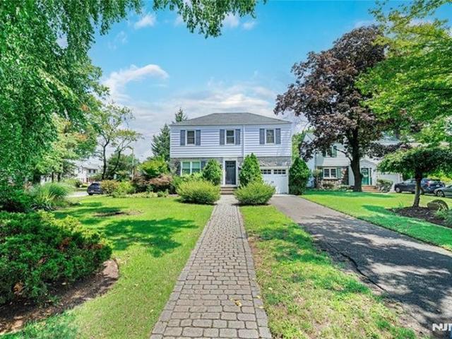 685 Ackerman Ave, Glen Rock, NJ 07452