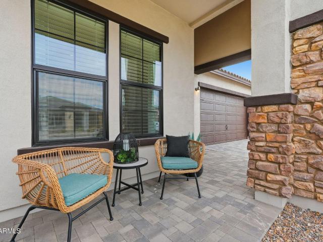 685 e greenback drive