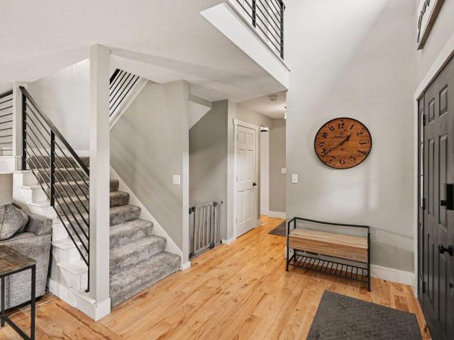 685 Flora Square