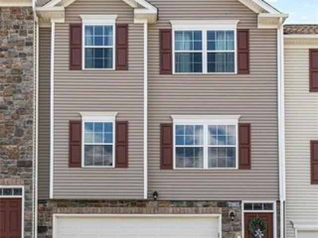 685 Freedom Dr, Carnegie, PA 15106