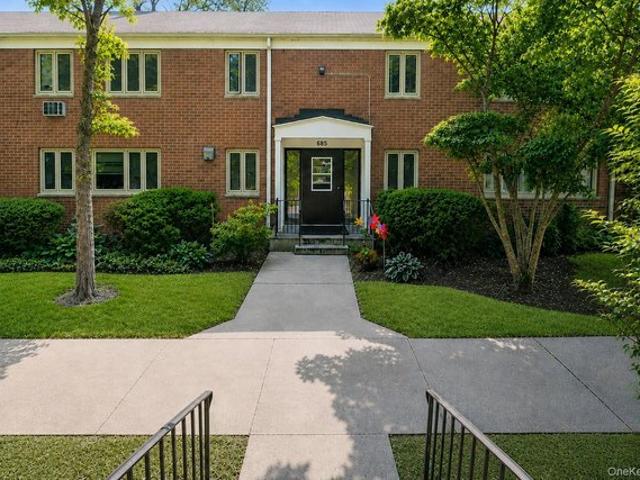 685 Hillside Ave Apt D, White Plains, NY 10603