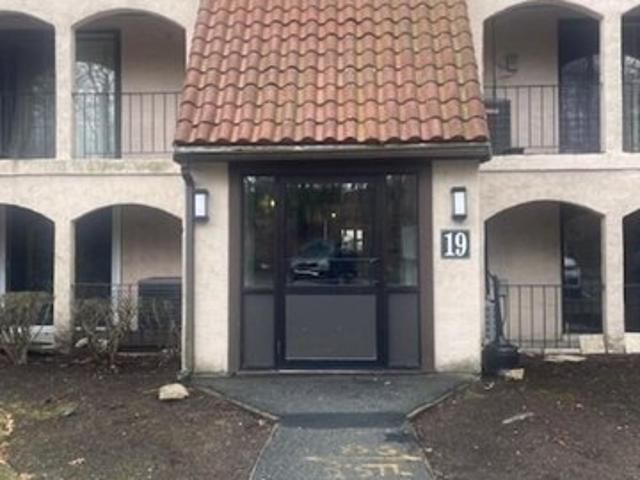 685 Oak St Unit 19 6, Brockton, MA 02301