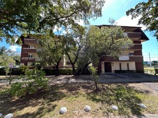 685 Miller Dr #401E, Miami Springs, FL 33166