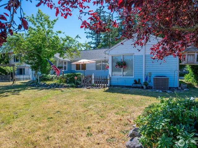 685 NE Regatta St, Oak Harbor, WA 98277