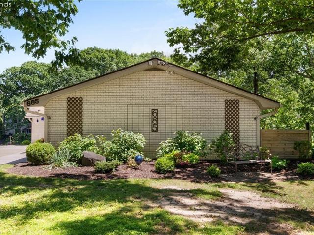 685 Sunnyside