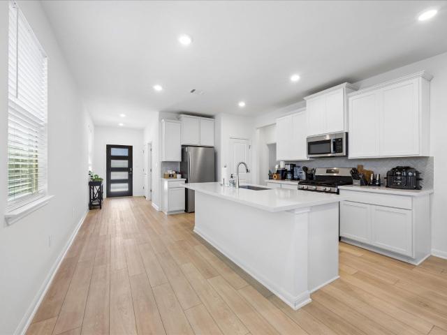 685 Papaya Dr