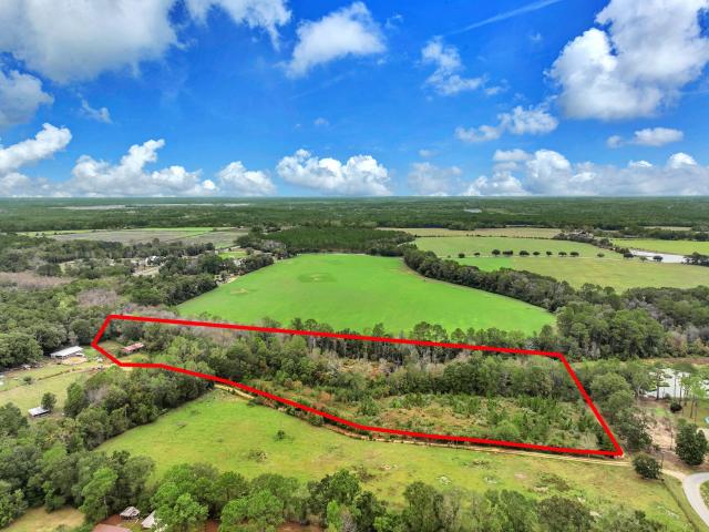 685 Pinewood Dr, DeFuniak Springs, FL 32433 | MLS #987298 | Compass