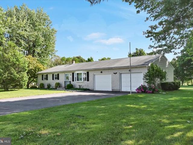 685 Wedgewood Dr, Lebanon, PA 17042