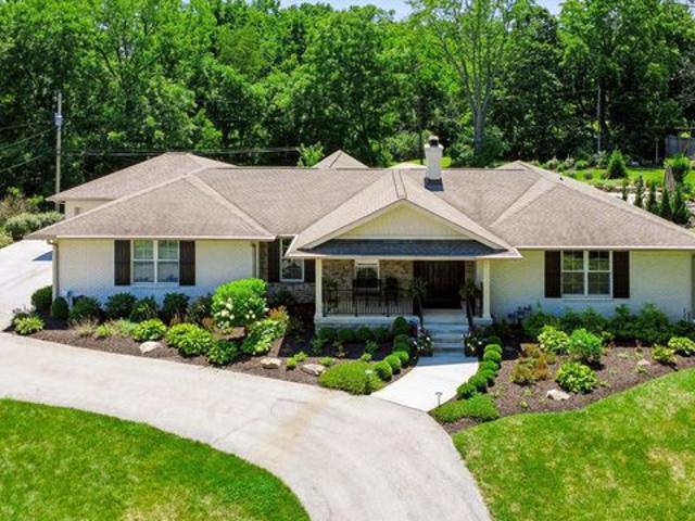 685 Terrace Dr, Zionsville, IN 46077