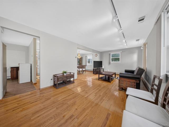6861 Cloverdale Boulevard 108