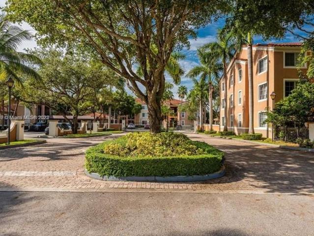 6861 44th St SW #207, Miami, FL 33155