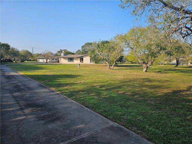 6862 Lake View Dr, Corpus Christi, TX 78412