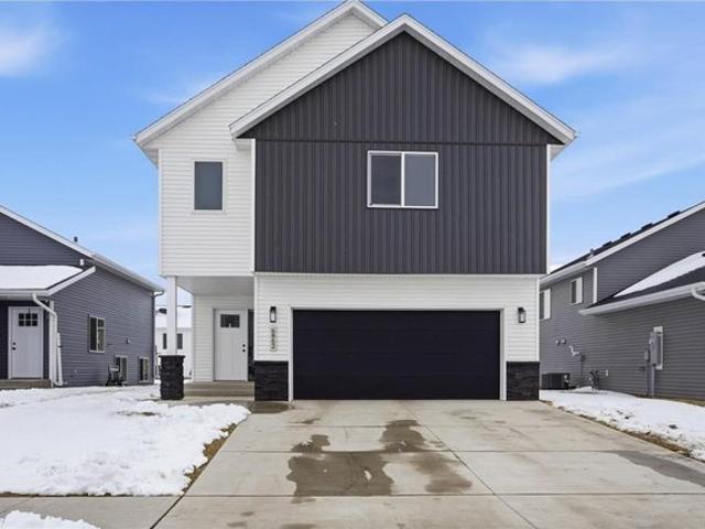 6862 Thomas St, Horace, ND 58047