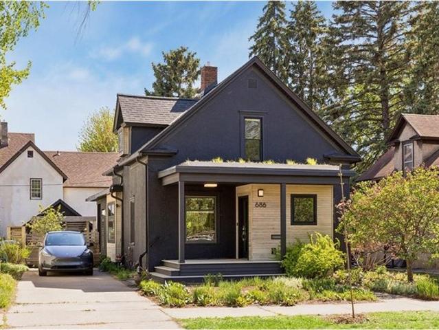 686 23rd Ave NE, Minneapolis, MN 55418