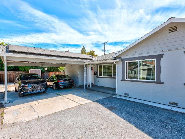 686 688 San Luisito Way