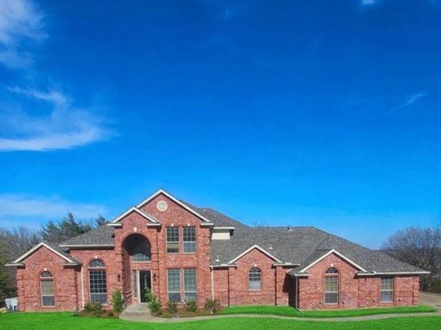 686 Cattlebaron Parc Dr, Fort Worth, TX 76108