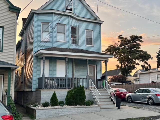 686 Charles Street