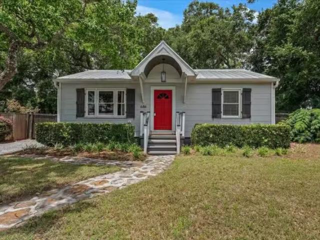 686 Adluh Street, Mount Pleasant, SC 29464