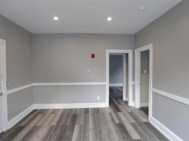 686 Broadway 2R