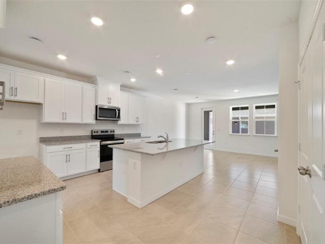 686 Lola Ln, Oviedo, FL 32765 | MLS #O6400