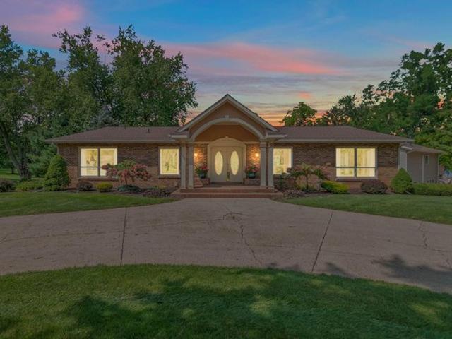 686 Leonard Dr, Coldwater, MI 49036