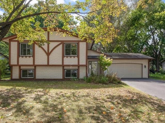 686 Maple Pond Ct, Shoreview, MN 55126