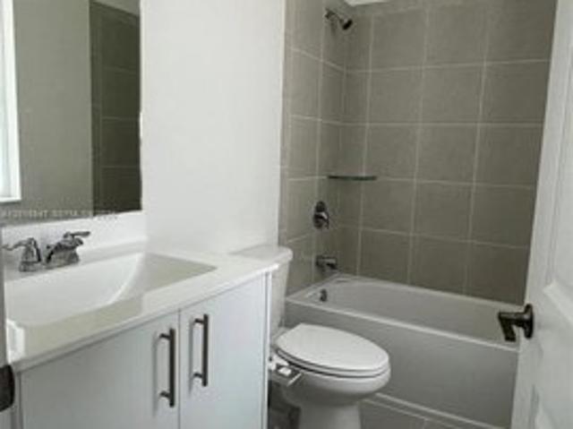 686 SE 13th Ct, Homestead, FL 33034