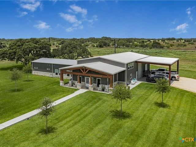 686 Rappold Rd, Yoakum, TX 77995