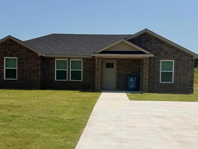 686 W 6th St, Atoka, OK 74525