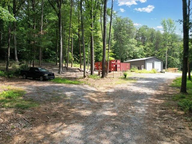 686 Welcome Valley Rd, Benton, TN 37307