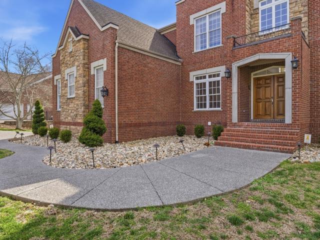 6876 Walnut Hills Dr