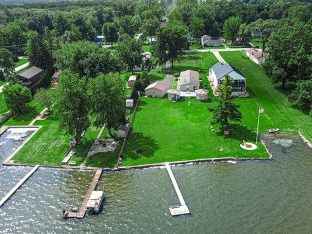 6877 S State Road 10, Knox, IN 46534