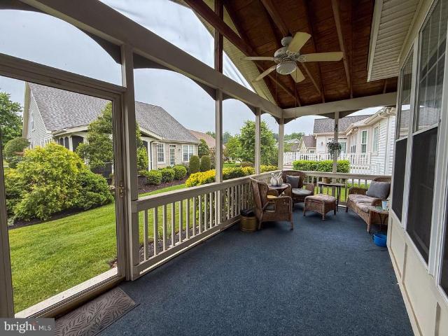6877 Saddle Run Way