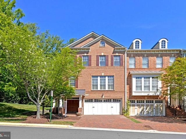 6878 Frase Dr, Falls Church, VA 22043