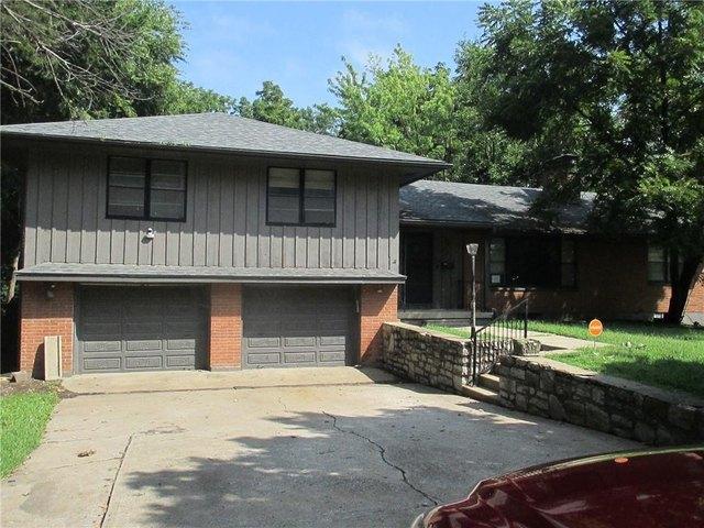 6878 Sni Bar Rd, Kansas City, MO 64129