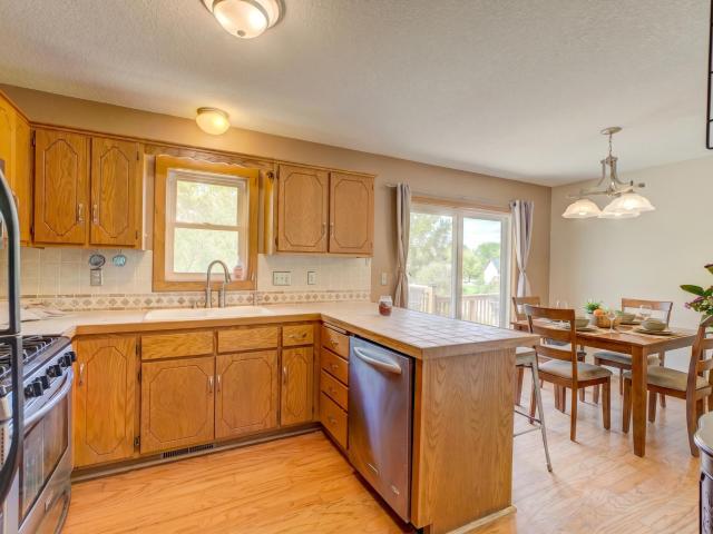 6878 Upper 28th Street N